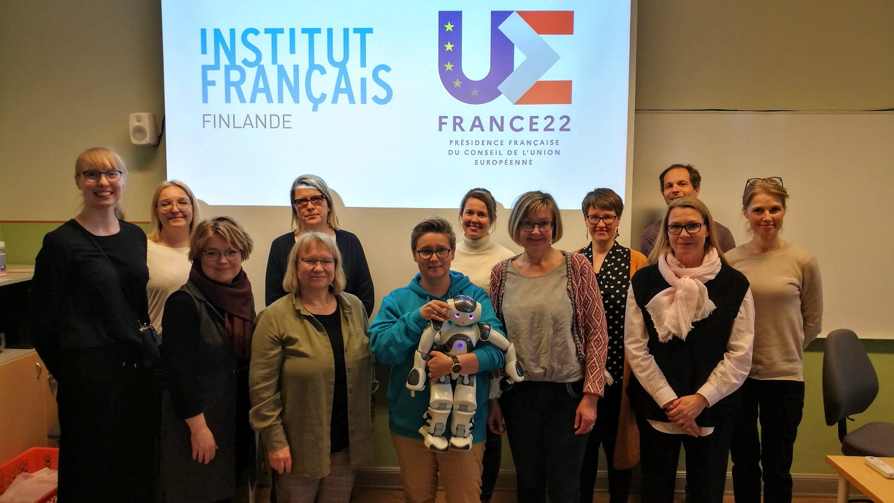 Apprendre le français avec le robot virtuel Nao et Virtual Elias ...